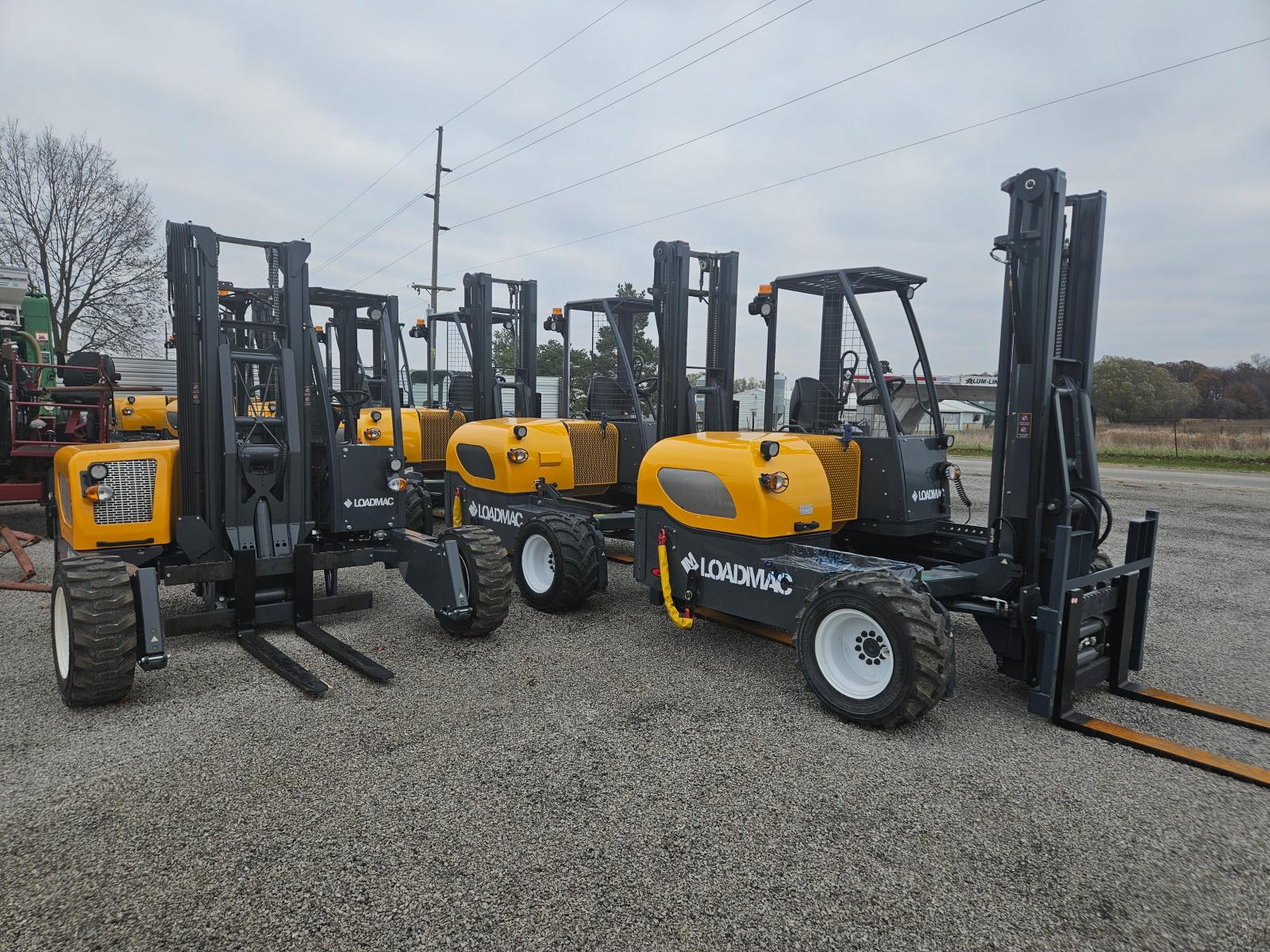 Loadmac 855 vs. Moffett: Best Truck Mounted Forklift?